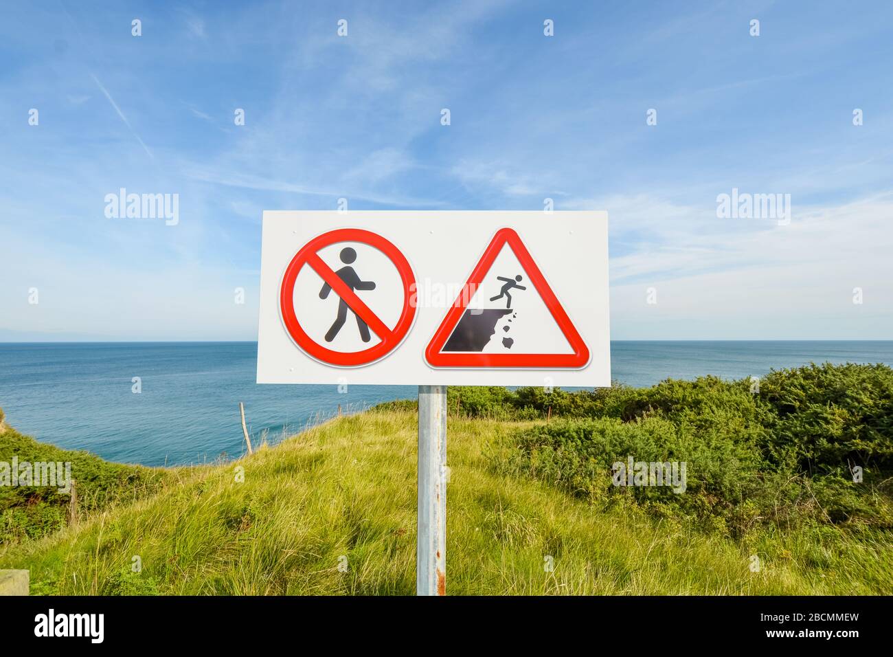 Warning sign on dangerous steep hi-res stock photography and images - Alamy