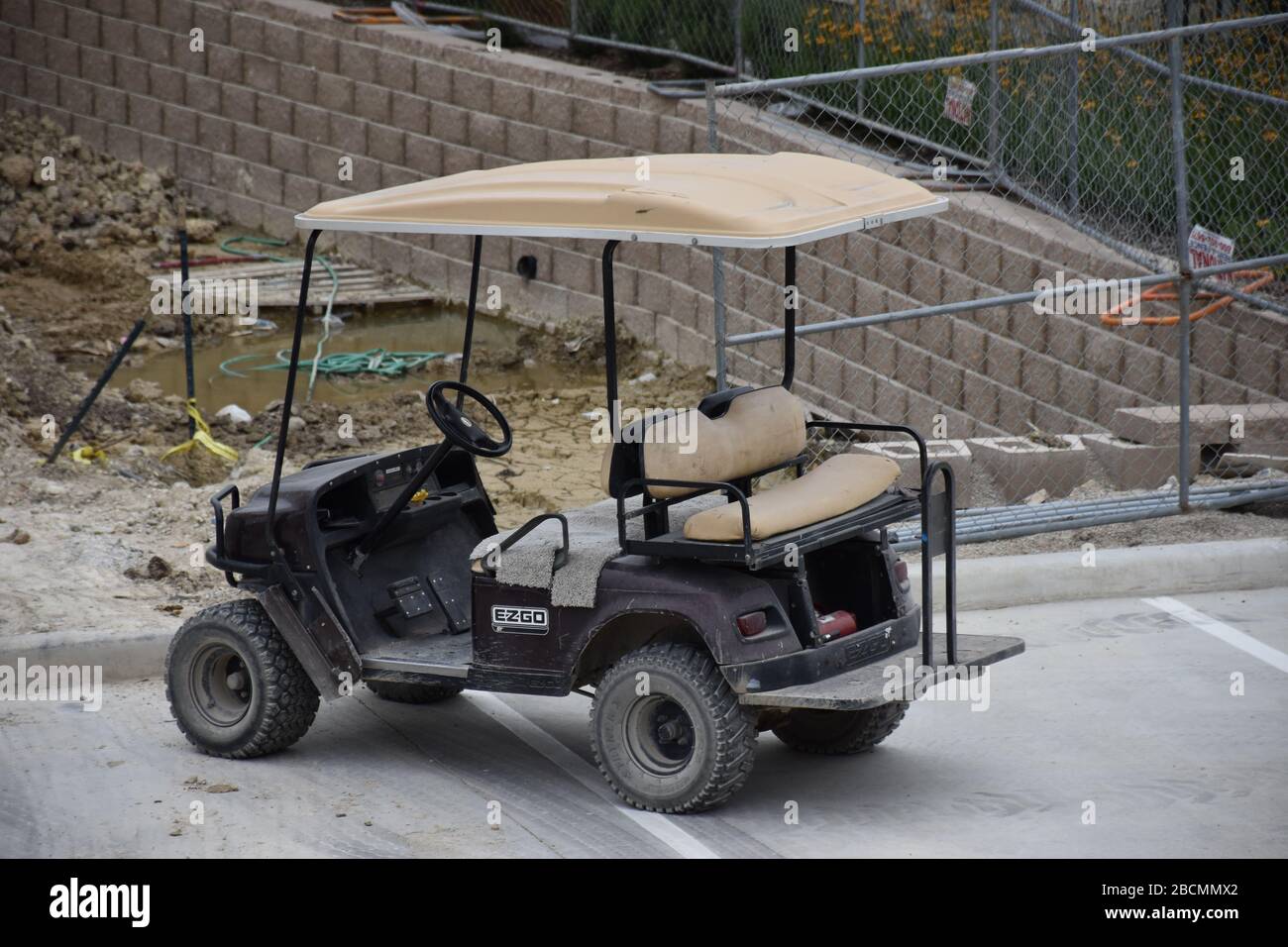 Dirty golf cart hi-res stock photography and images - Alamy