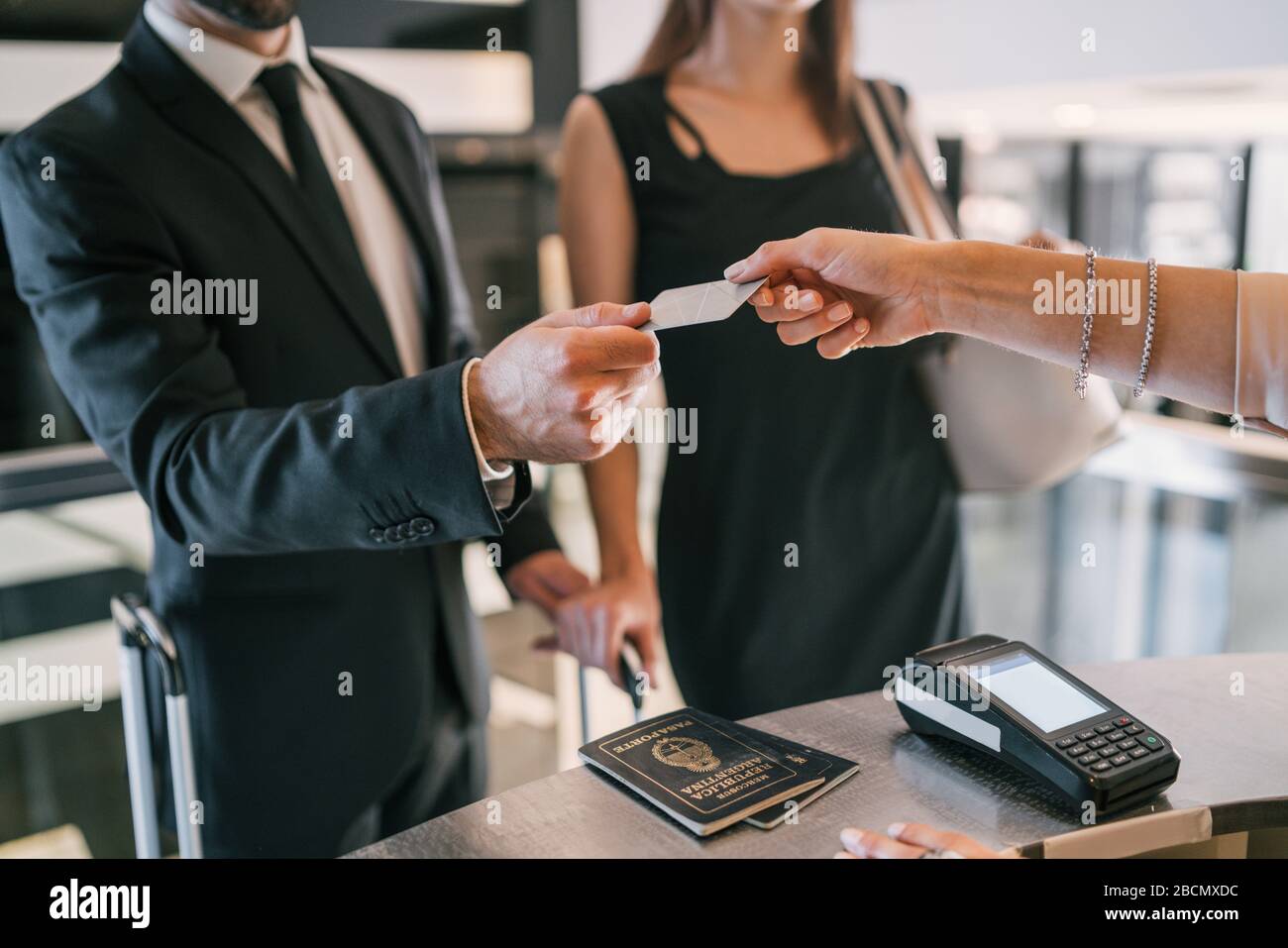 Hotel reception desk and client hi-res stock photography and images - Alamy