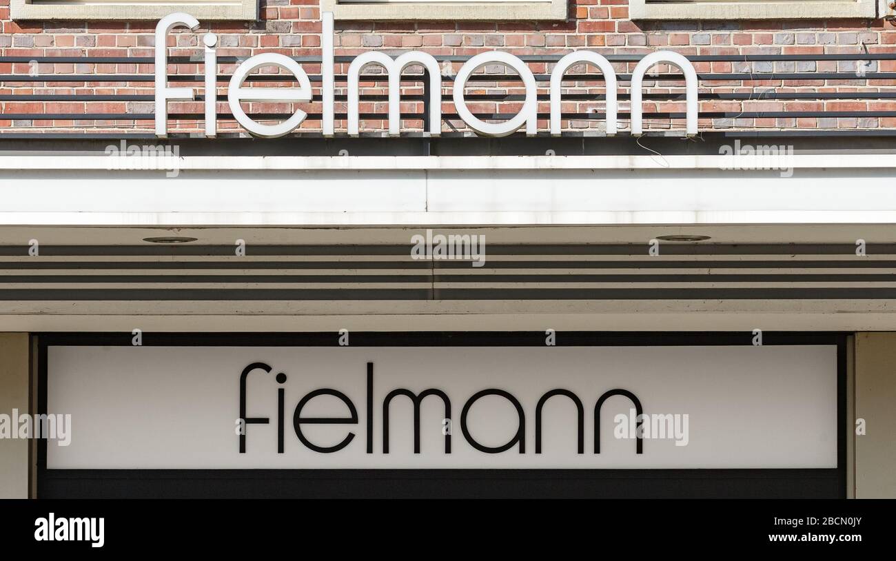 Fielmann logo hi-res stock photography and images - Alamy