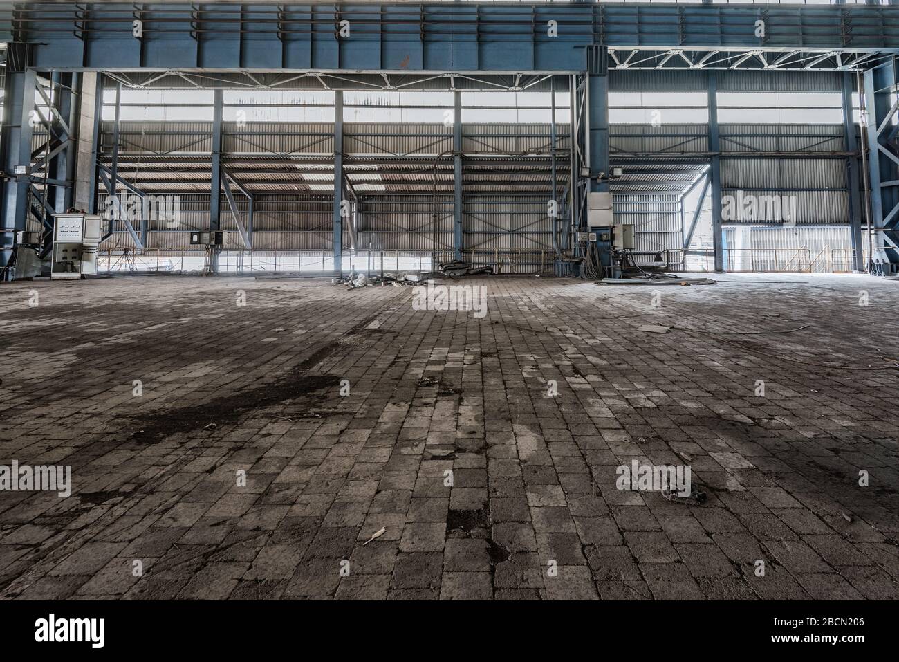 Rusty metal wall industrial machine hi-res stock photography and images ...