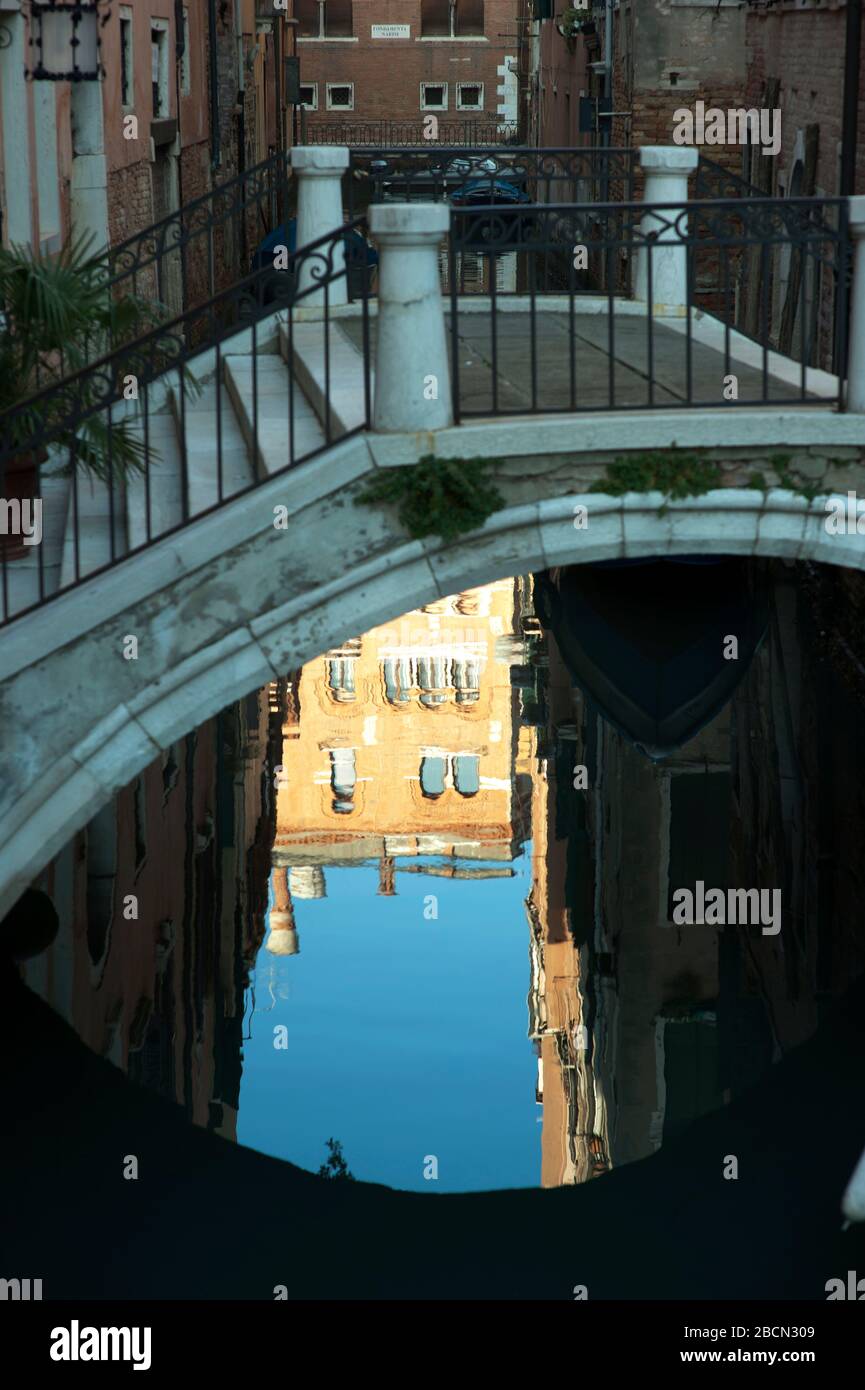 Water reflection under bridge hi-res stock photography and images - Alamy