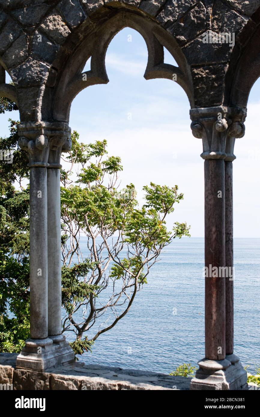 Carved stone archway hi-res stock photography and images - Alamy