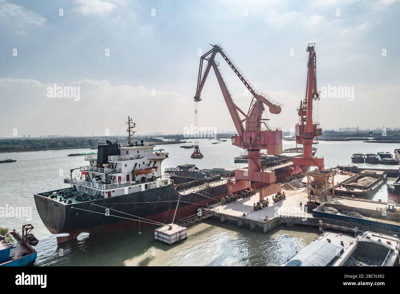 Loading platform hi-res stock photography and images - Alamy