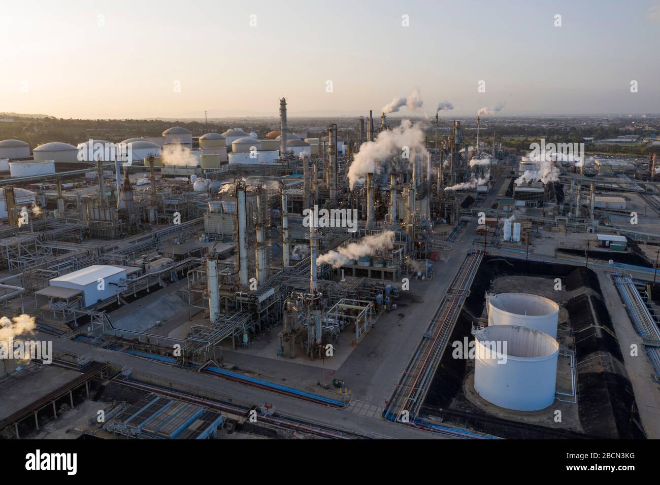 Aerial oil refinery industry energy hi-res stock photography and images ...