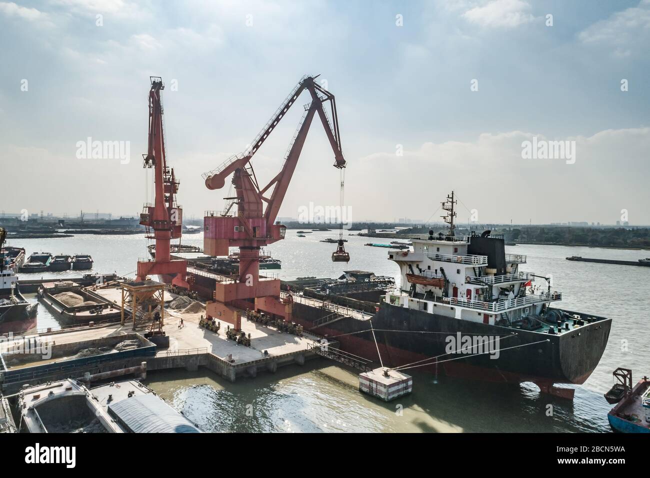 Loading ship conveyor hi-res stock photography and images - Alamy