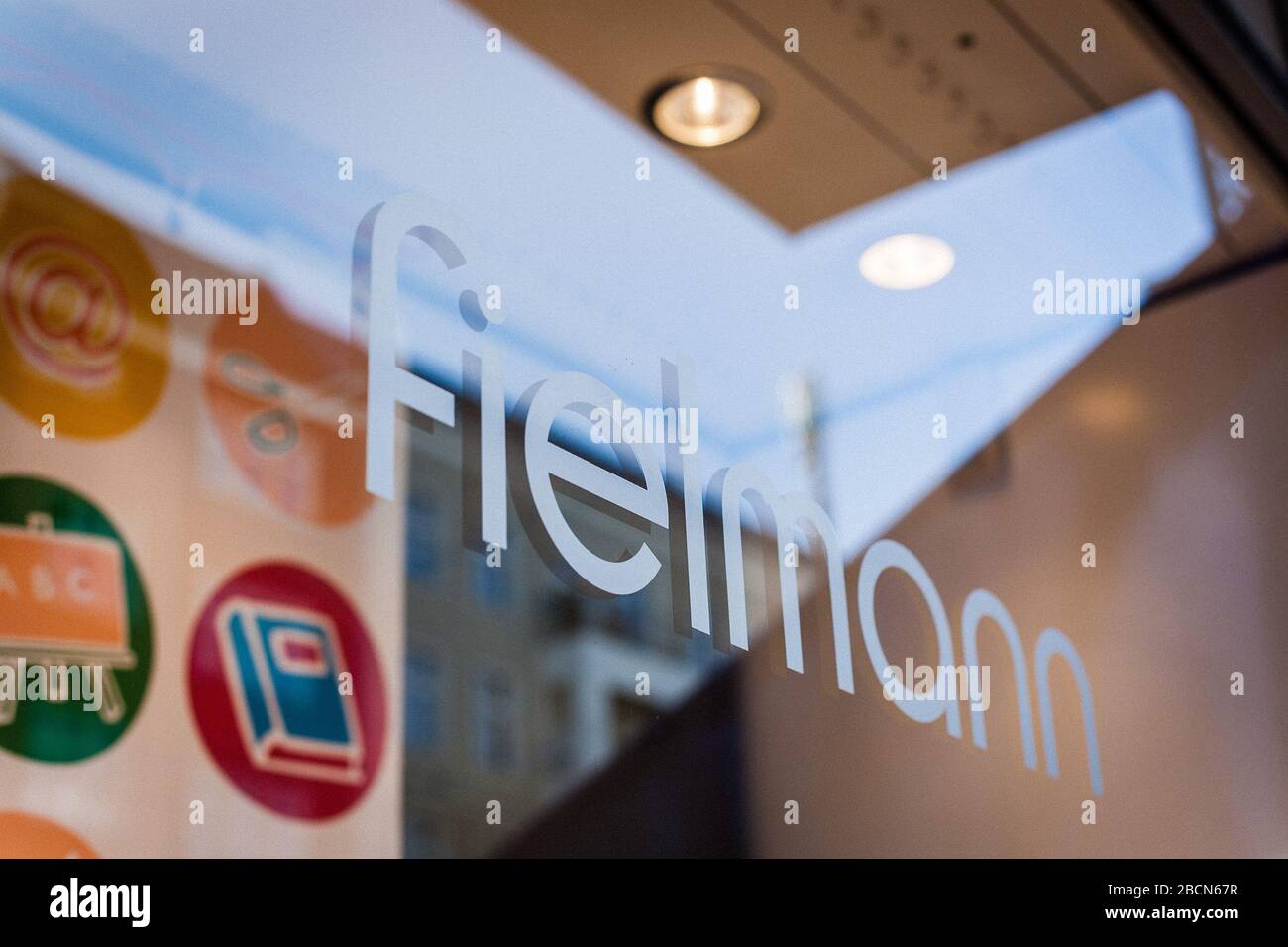 Fielmann logo hi-res stock photography and images - Alamy
