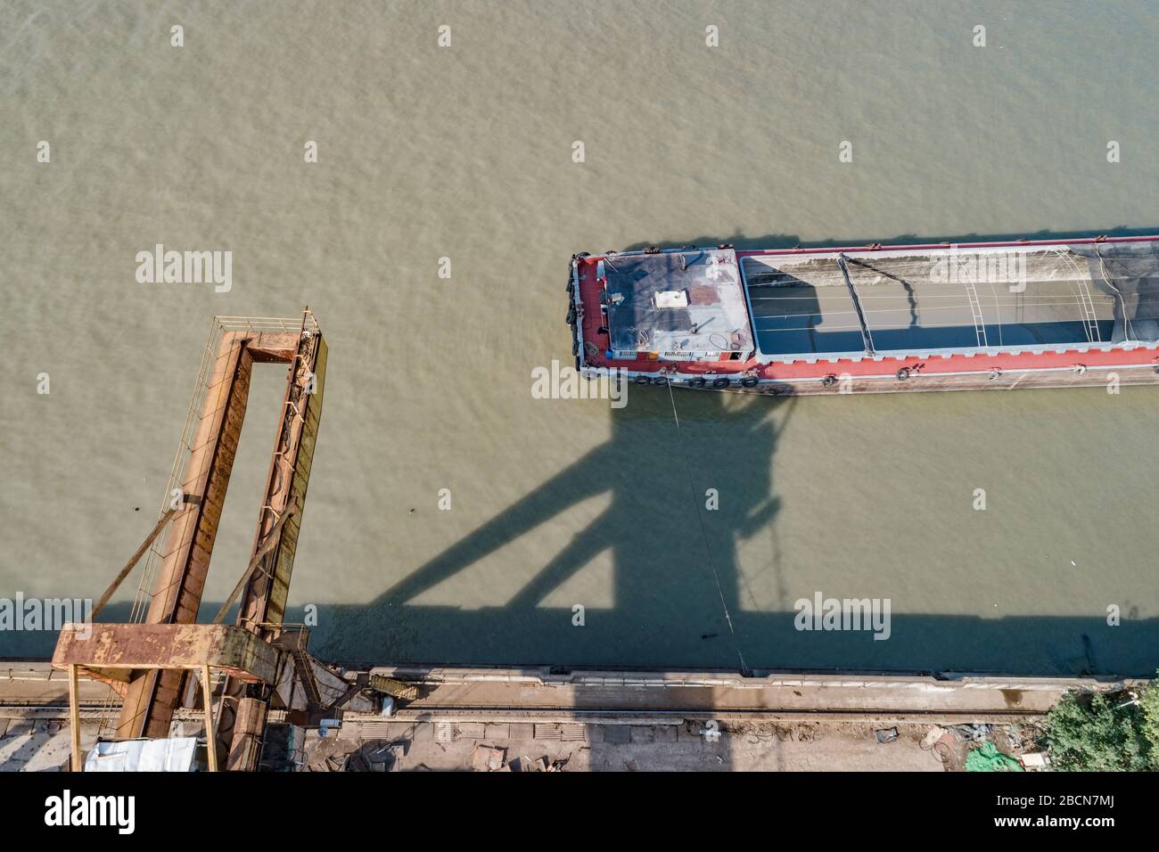 Loading ship conveyor hi-res stock photography and images - Alamy