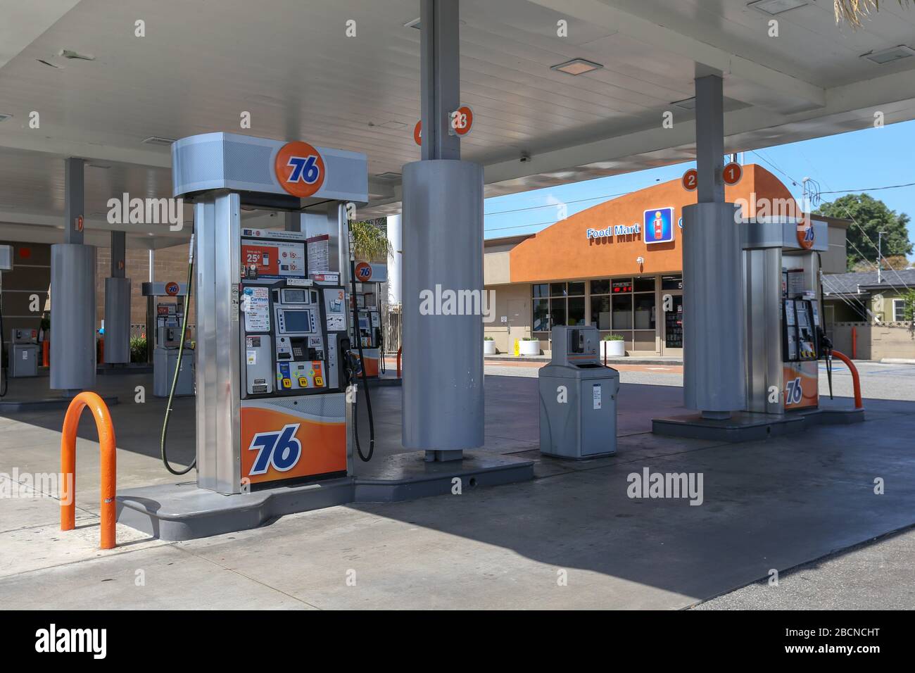 Union 76 gas station hi-res stock photography and images - Alamy