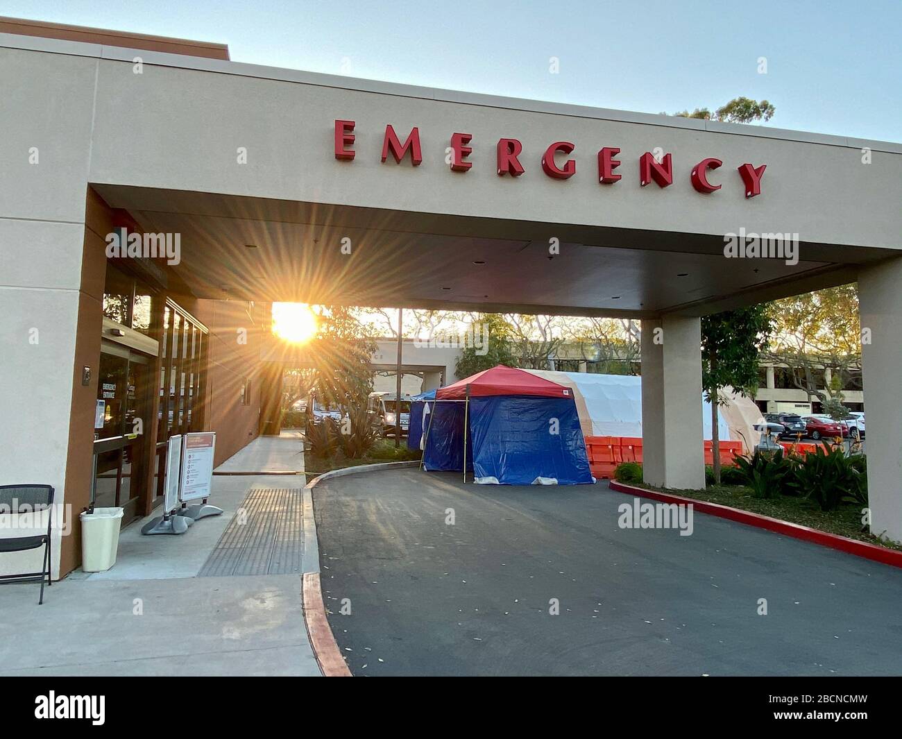 Santa Barbara Cottage Hospital Logo Hospital With All The Comforts Of