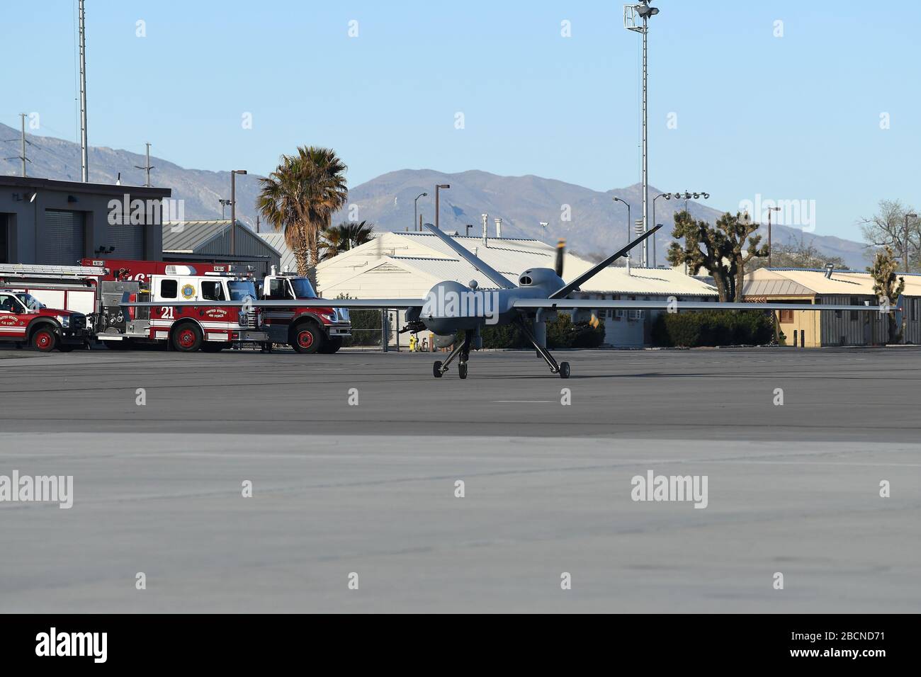 An MQ-9 Reaper aircrew participates in an early morning training ...