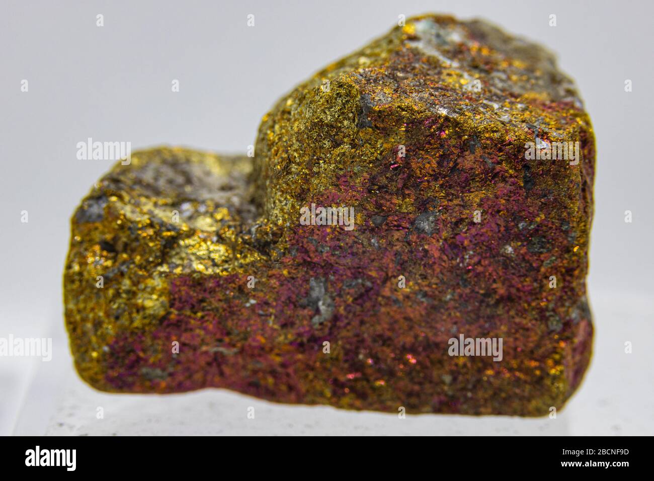 Detail of the chalcopyrite mineral Stock Photo - Alamy