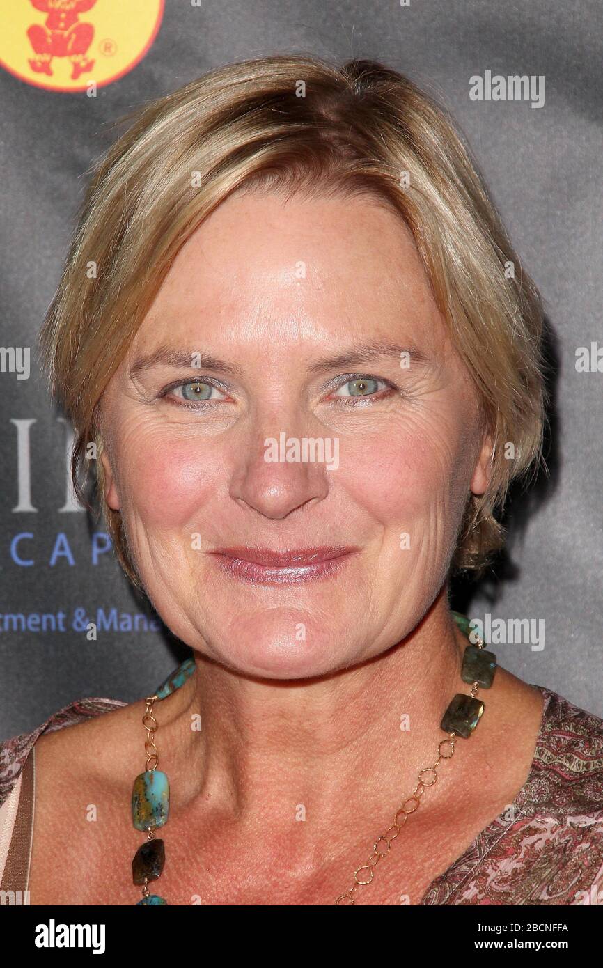 Denise crosby hi-res stock photography and images - Alamy
