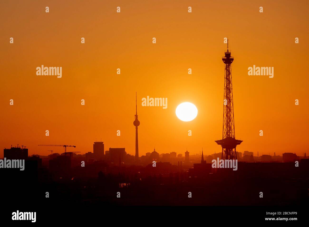 Berlin, Germany. 05th Apr, 2020. The sun rises, seen from the ...