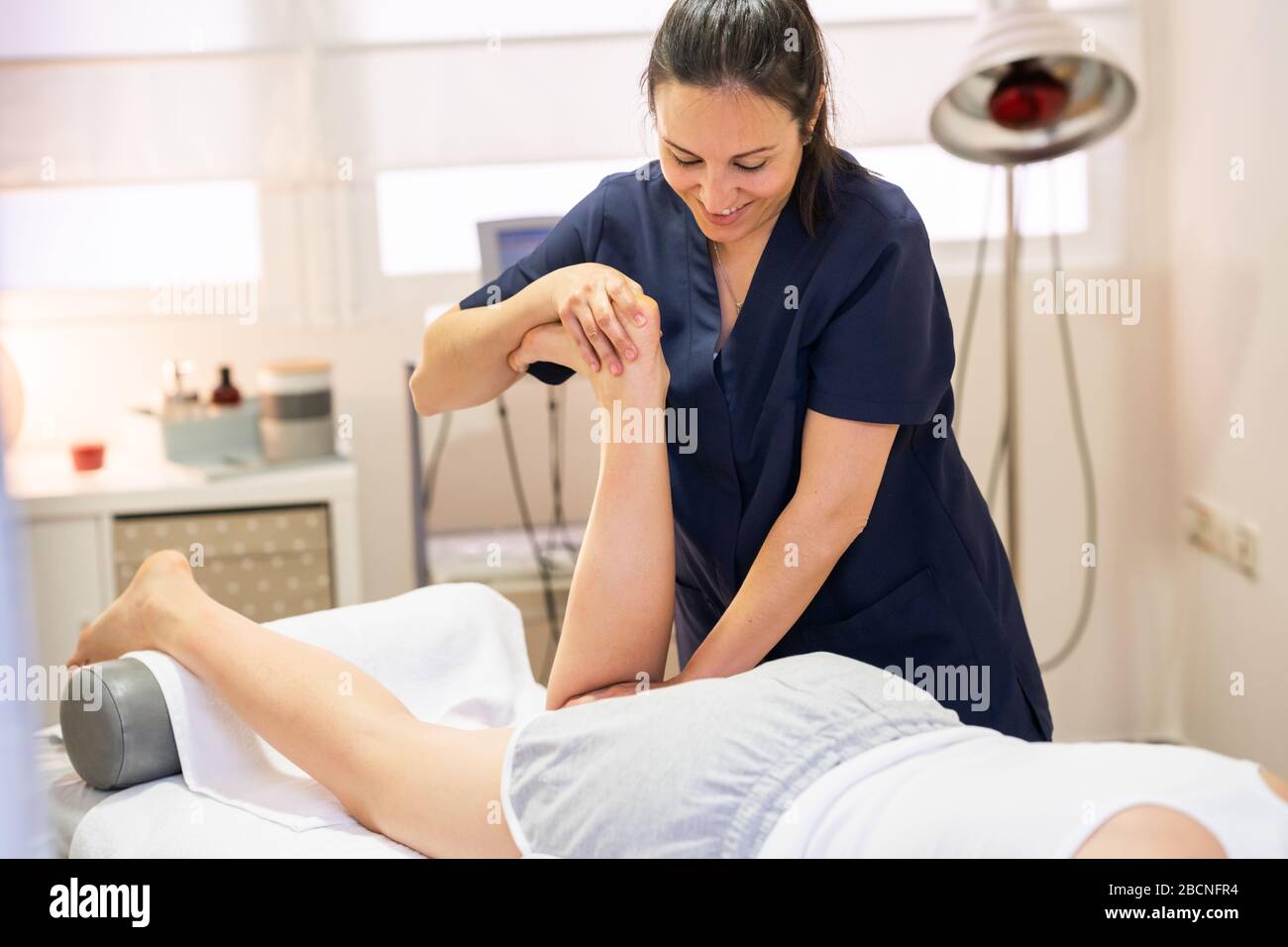 Physio leg hi-res stock photography and images - Alamy