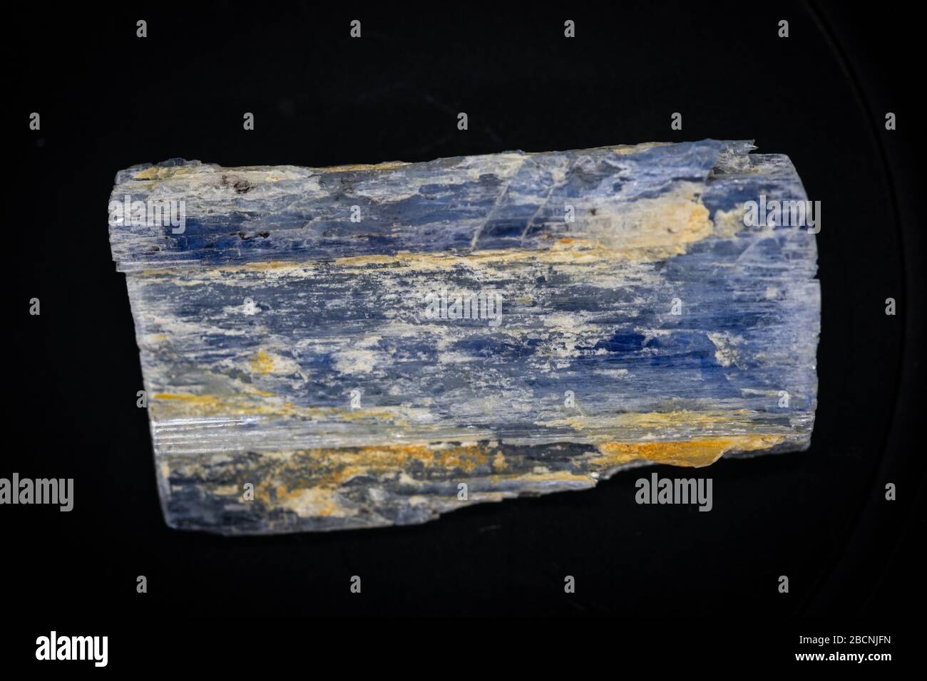 Kyanite crystals hi-res stock photography and images - Alamy