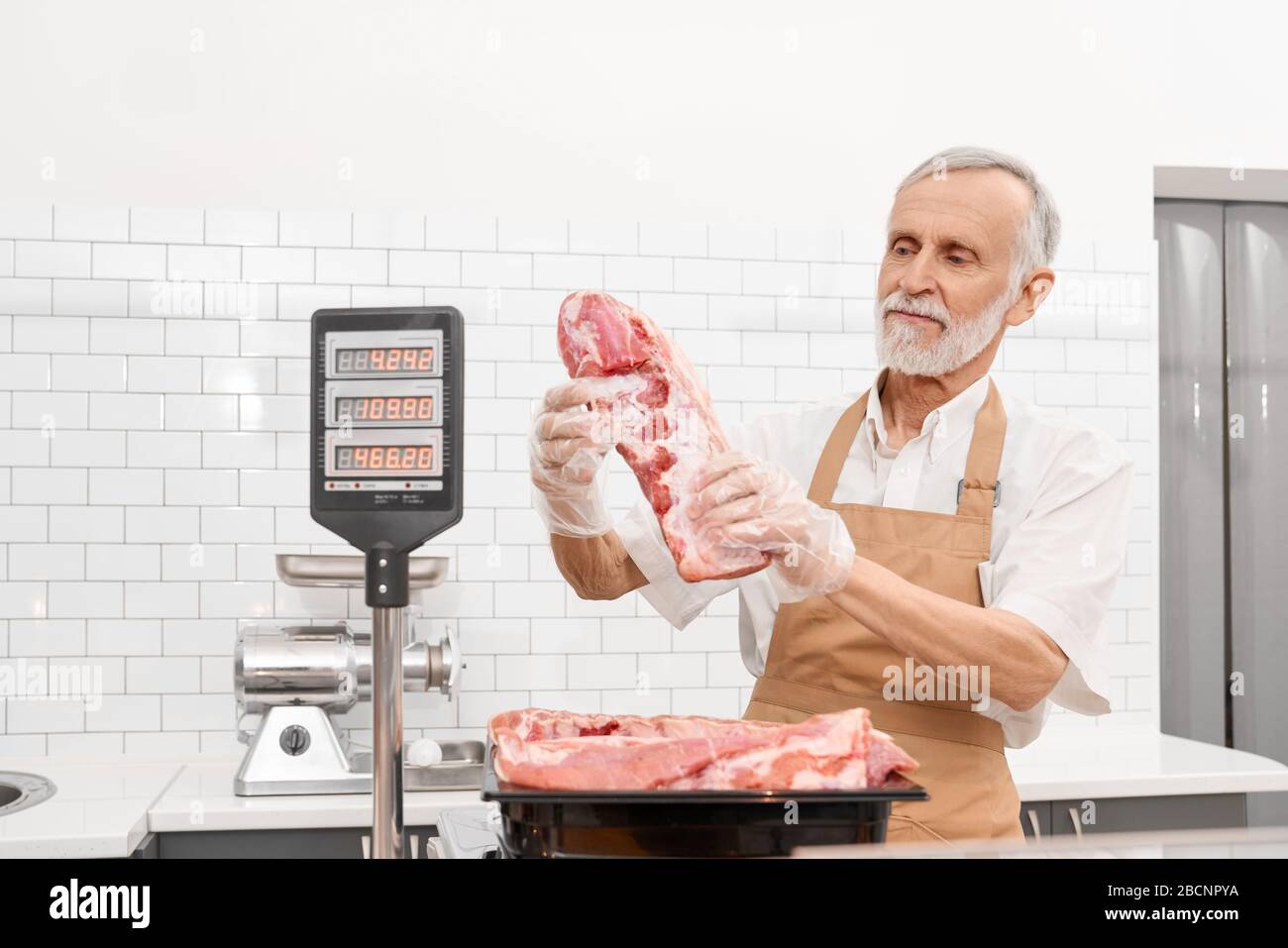Old grocery store scales hi-res stock photography and images - Alamy