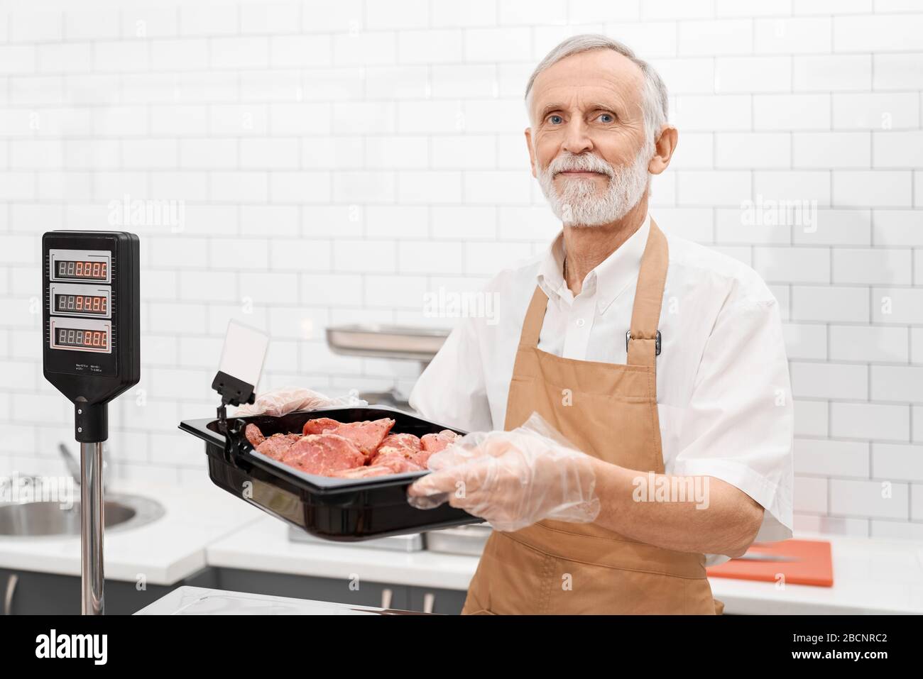 Man behind counter hi-res stock photography and images - Alamy