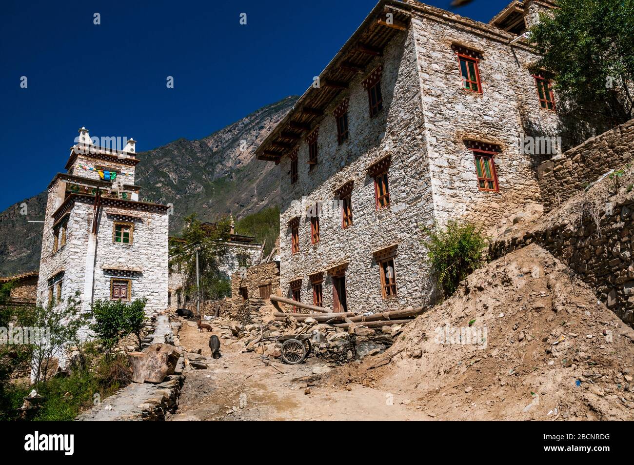 Houses in Suopo a Tibetan village in Danba County, Sichuan Province ...