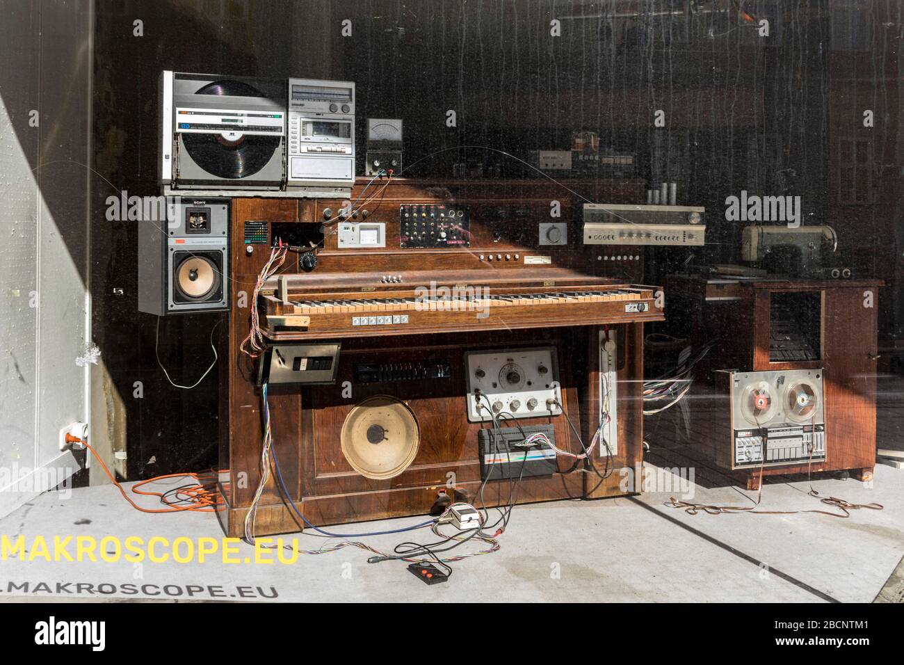A curious piano in the display window of the Mulheim art association ...