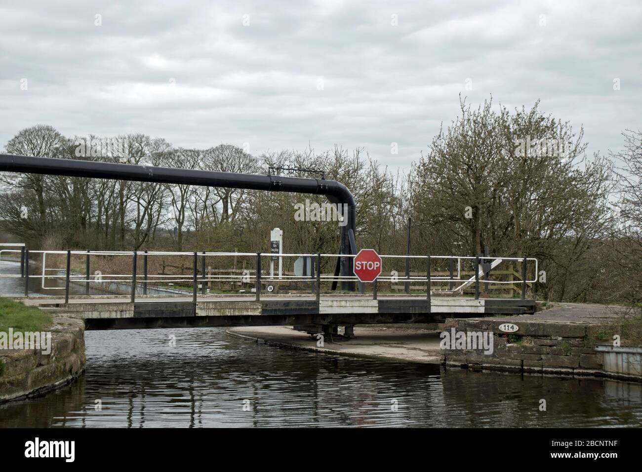 Rileys Swing Bridge on the Leeds to Liverpool Canal Stock Photo - Alamy