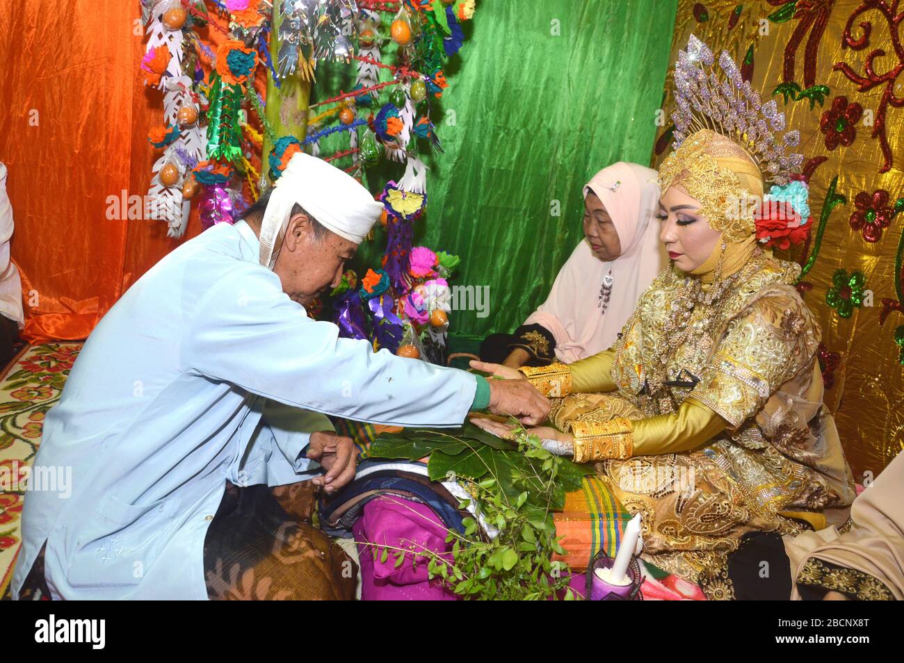 TARAKAN - INDONESIA, 5 DECEMBER 2018 : " Mappacci " the traditional ...