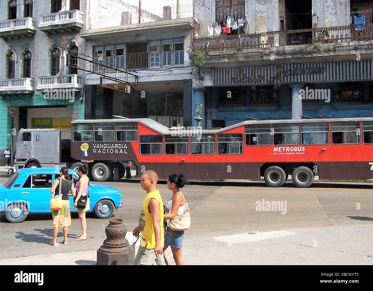 Cuba , La Havane ,Bus- Photo Laurent Lairys /DPPI Stock Photo - Alamy