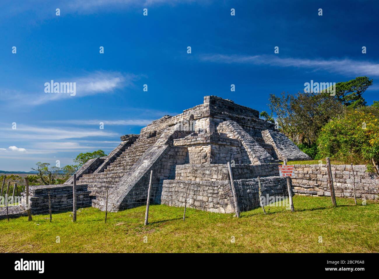 Estructura 1 (Acropolis), pyramid, Maya ruins at Chinkultic ...
