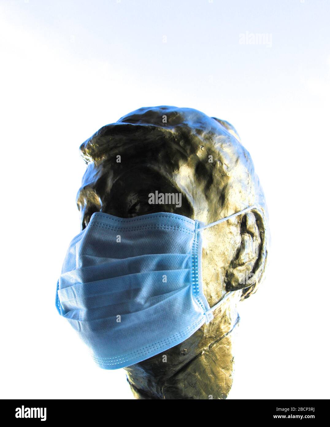 Gold plaster mask hi-res stock photography and images - Alamy