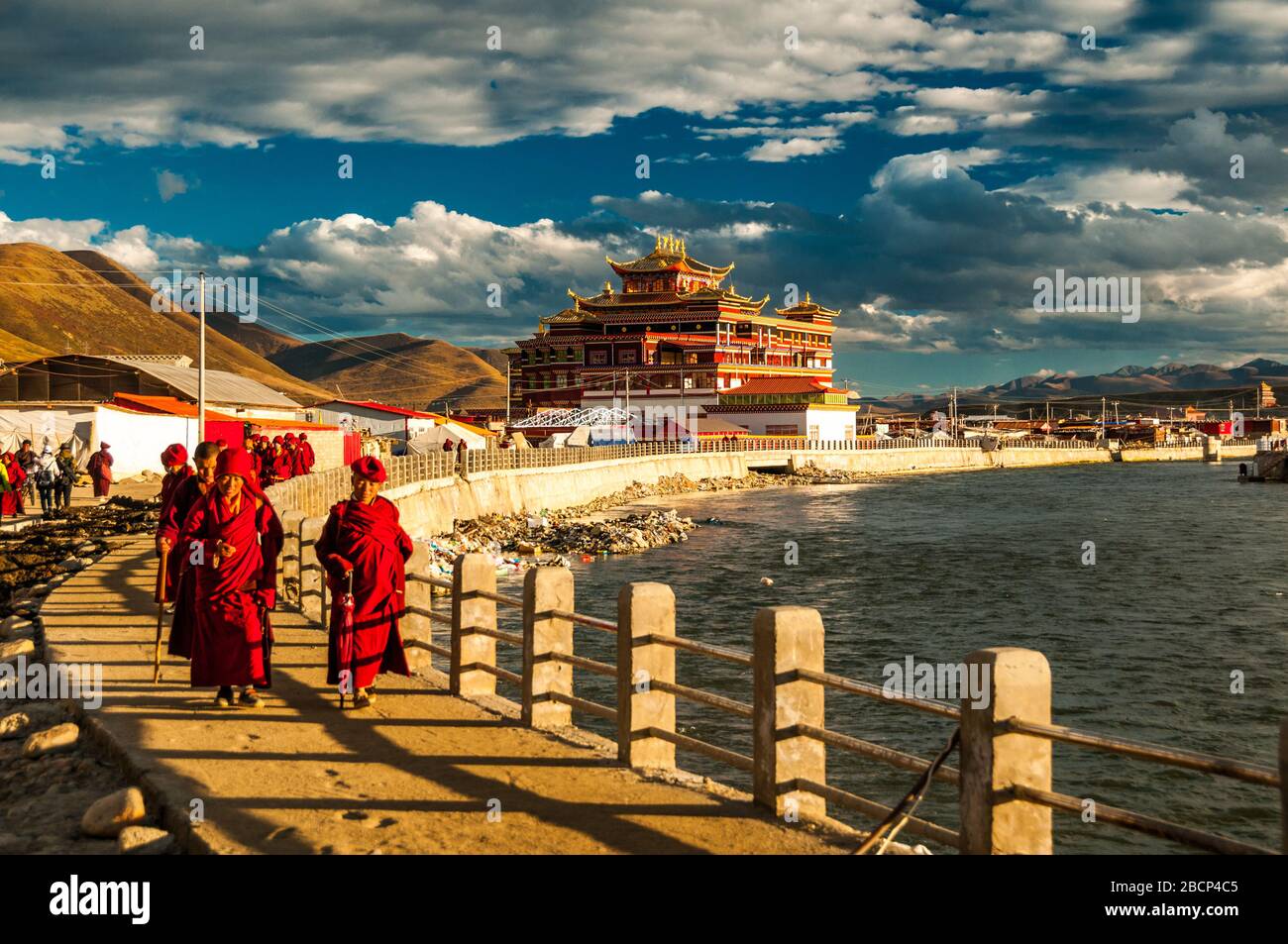 Blue sky and seda buddhism hi-res stock photography and images - Alamy