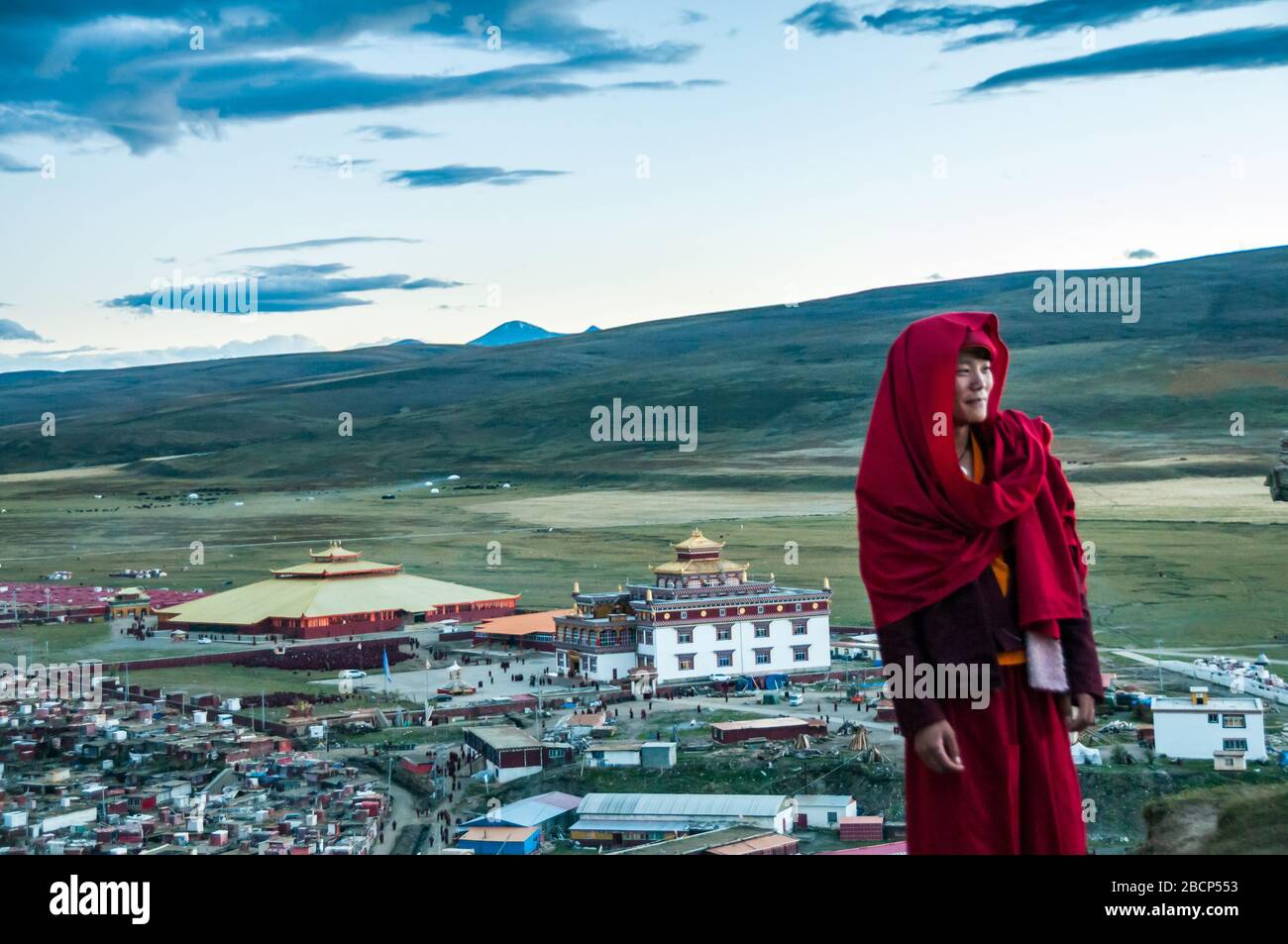 A monk at the monastery at Yarchen Gar where around 10,000 monks & nuns ...