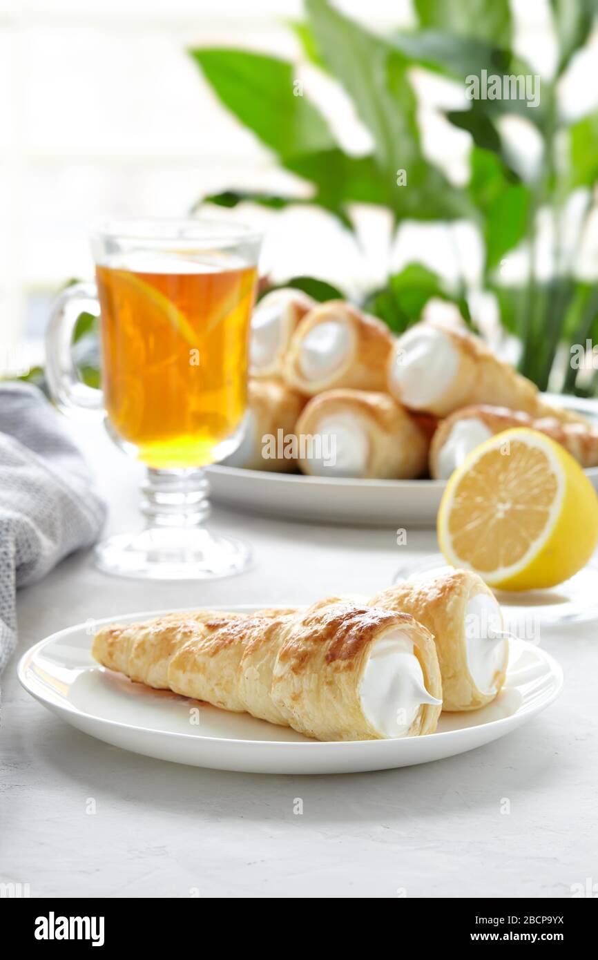 Cream horn hi-res stock photography and images - Alamy
