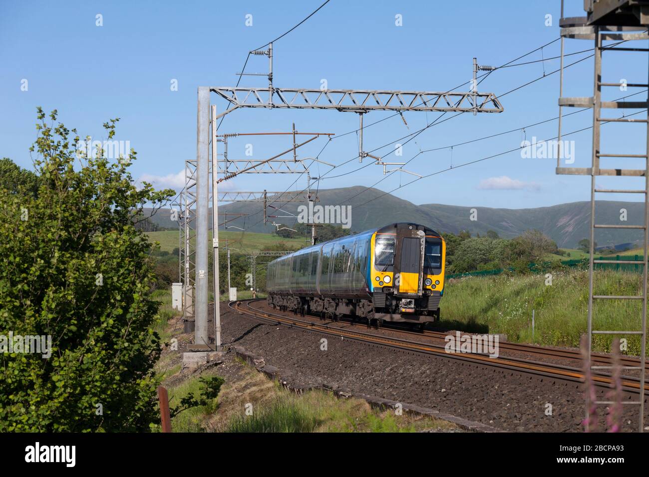 First Transpennine Express Siemens class 350 Desiro train 350406 on the ...