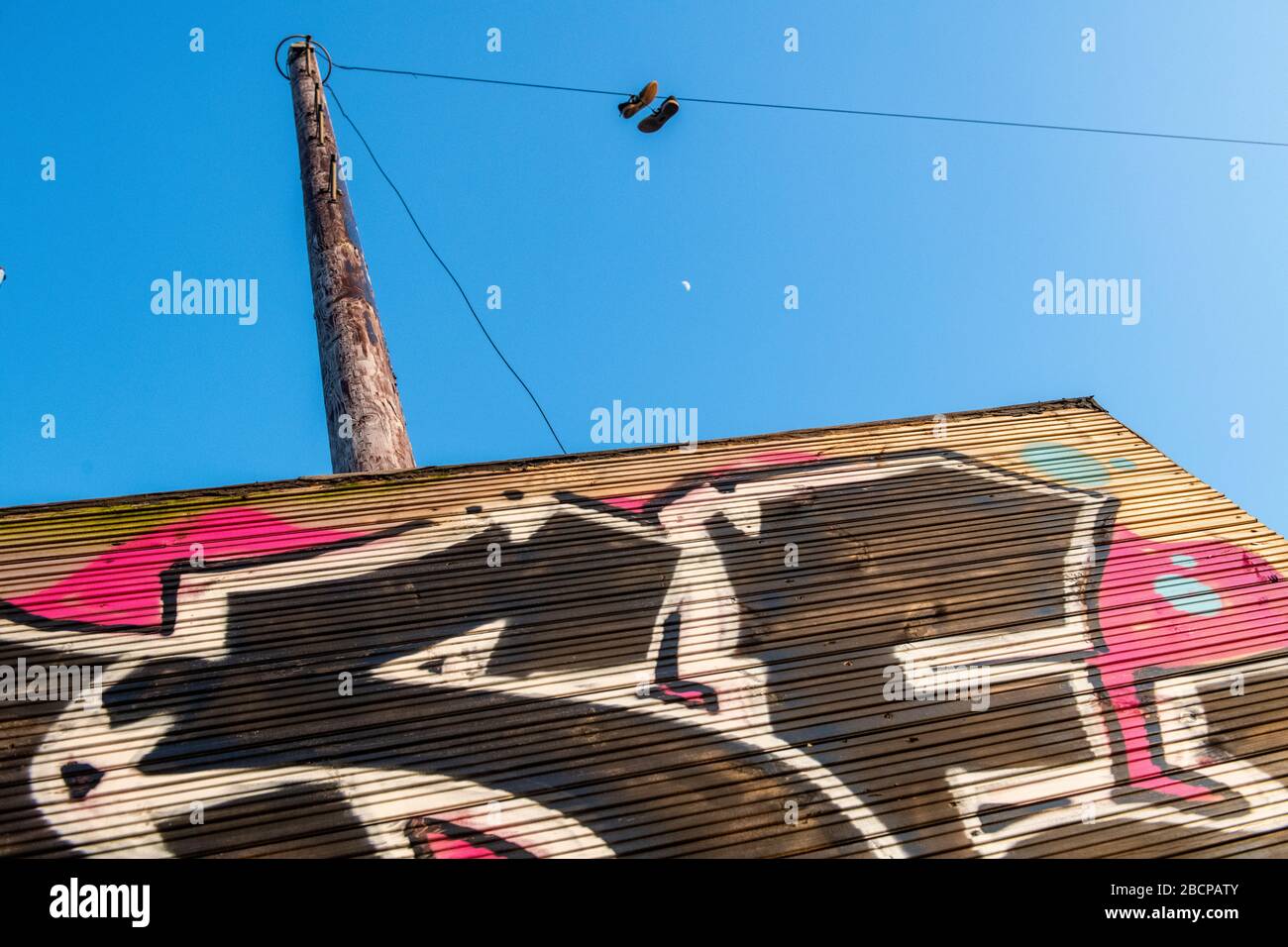 Shoes hanging from a power line - shoefiti Stock Photo - Alamy