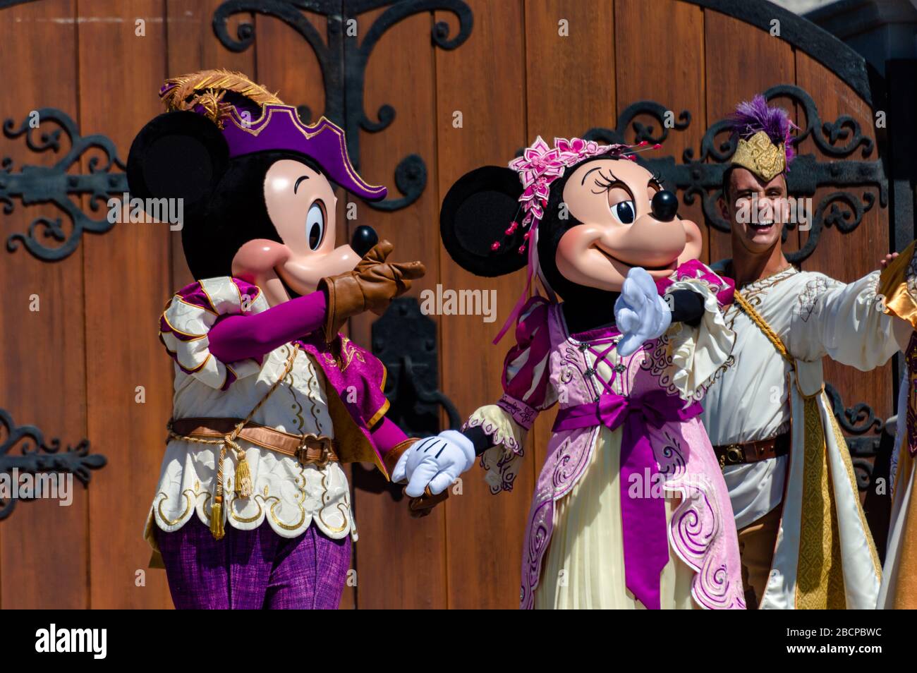 Elsa and anna hi-res stock photography and images - Alamy