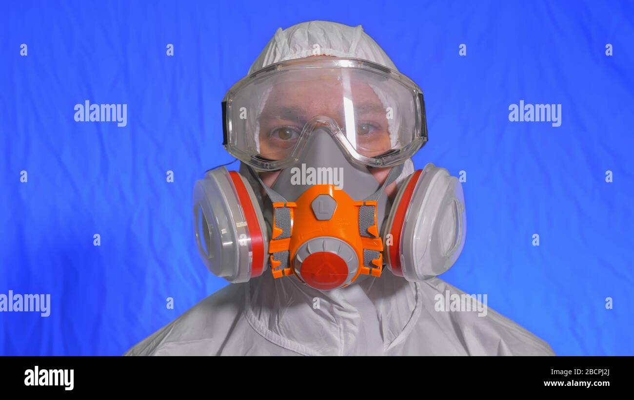 Scientist virologist in respirator. Man close up look, wearing ...