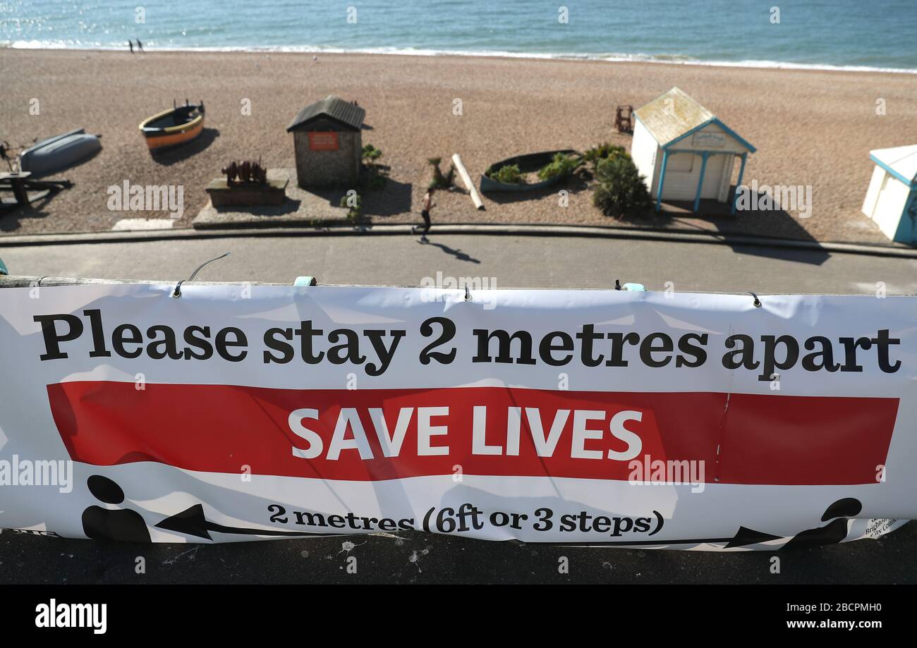 Stay 2 metres apart hi-res stock photography and images - Alamy