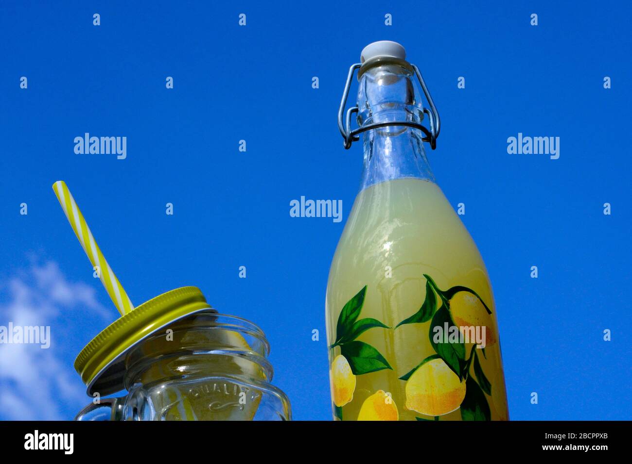 Blue lemonade stand hi-res stock photography and images - Alamy