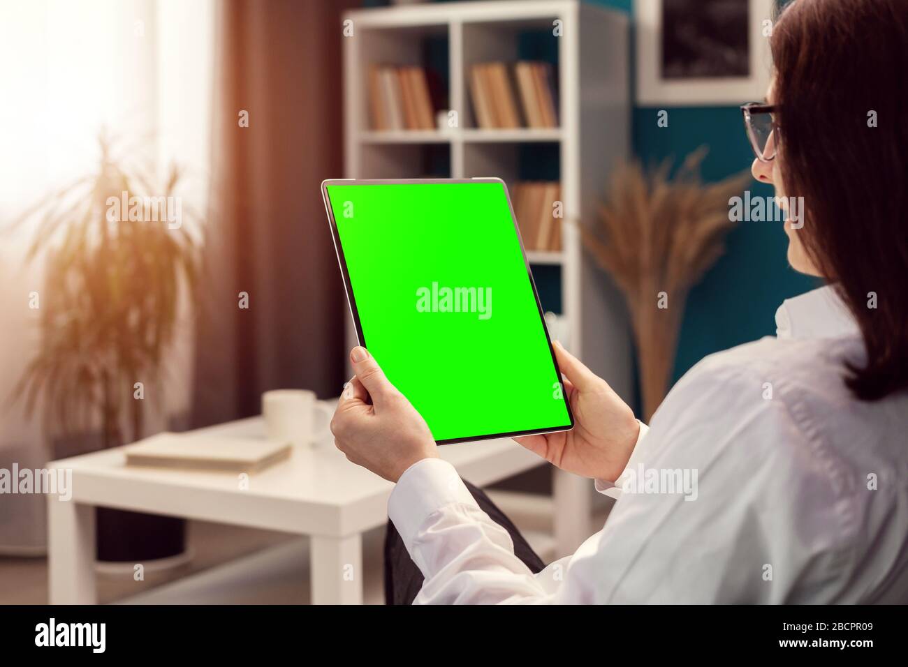 Vertical green screen hi-res stock photography and images - Alamy