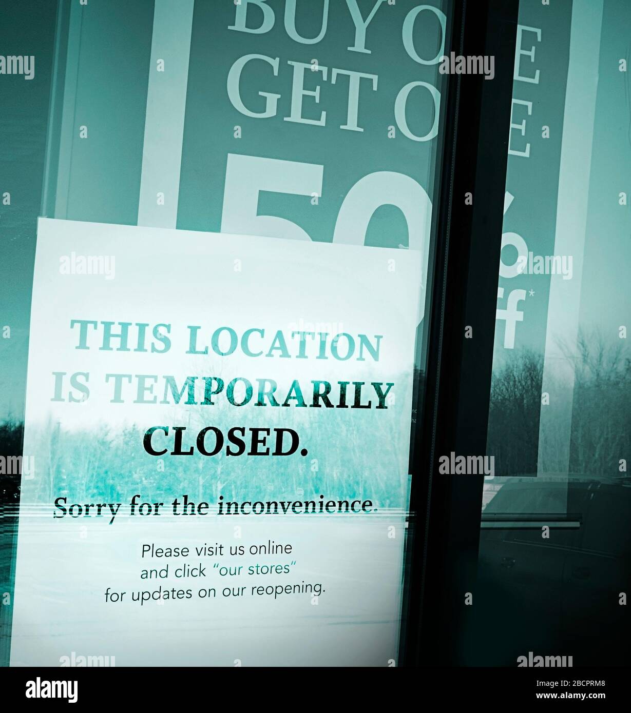 Location temporarily closing sign Stock Photo - Alamy