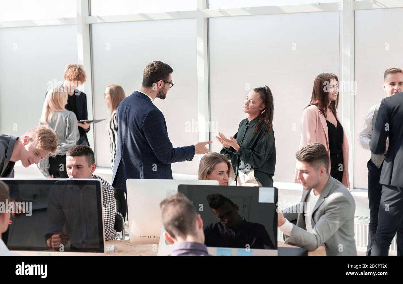 Busy workers in large office hi-res stock photography and images - Alamy