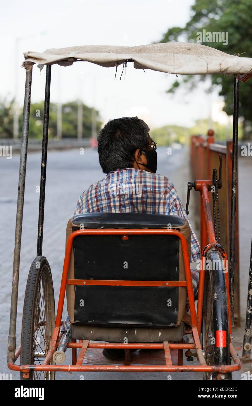 People moving around modern building hi-res stock photography and ...