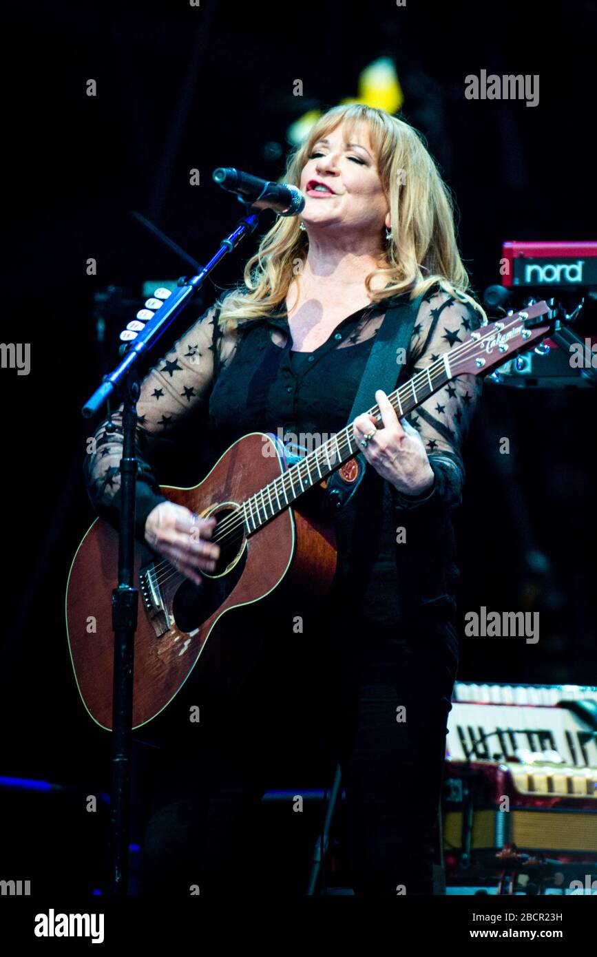 Soozie Tyrell, together with the american singer Bruce Springsteen and ...