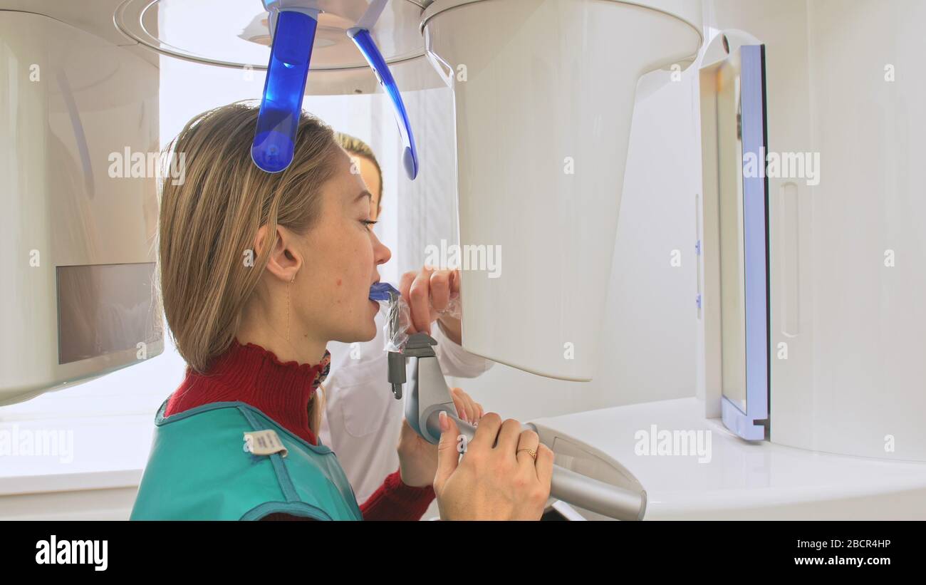Doctor to take a image 3dx-ray machine 3d digital scanner tomography of ...