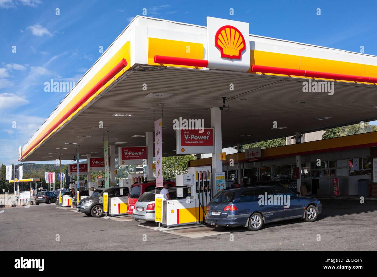 Shell petrol station on street hi-res stock photography and images - Alamy