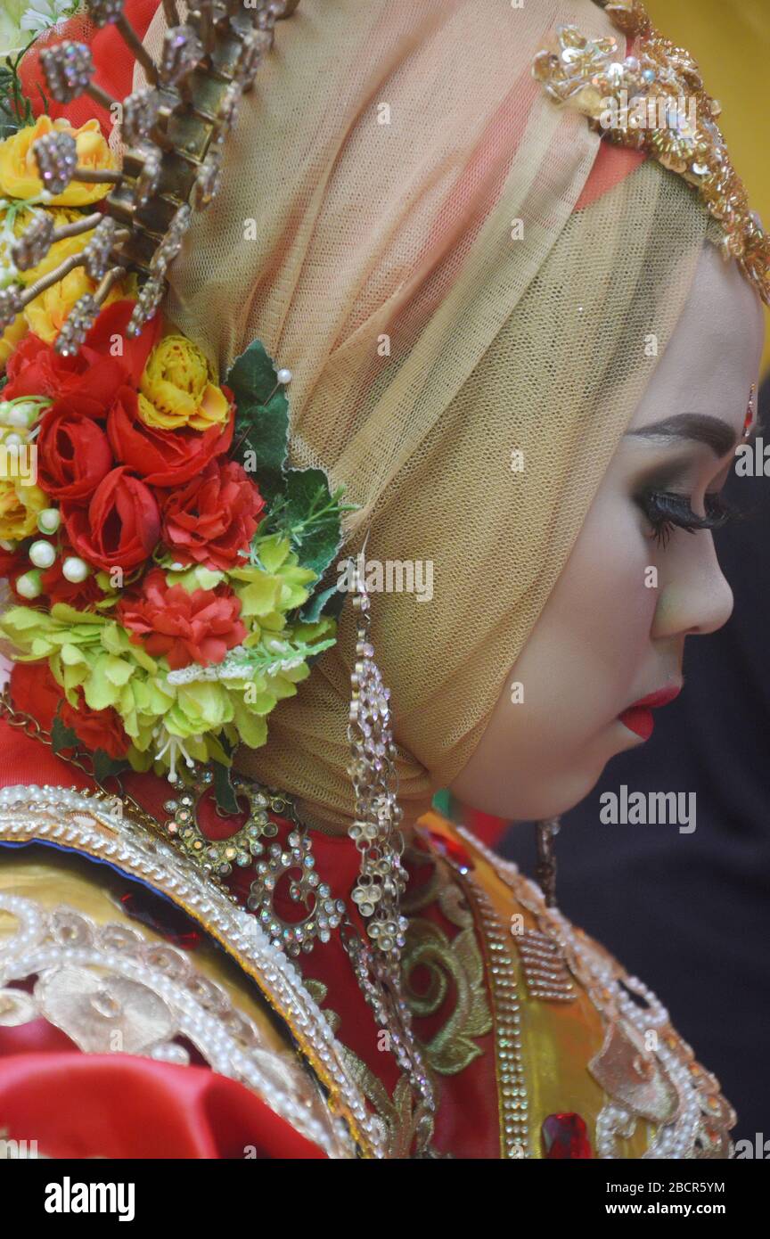 Bugis costume hi-res stock photography and images - Alamy