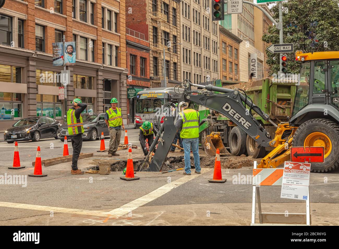 American building construction workers hi-res stock photography and ...