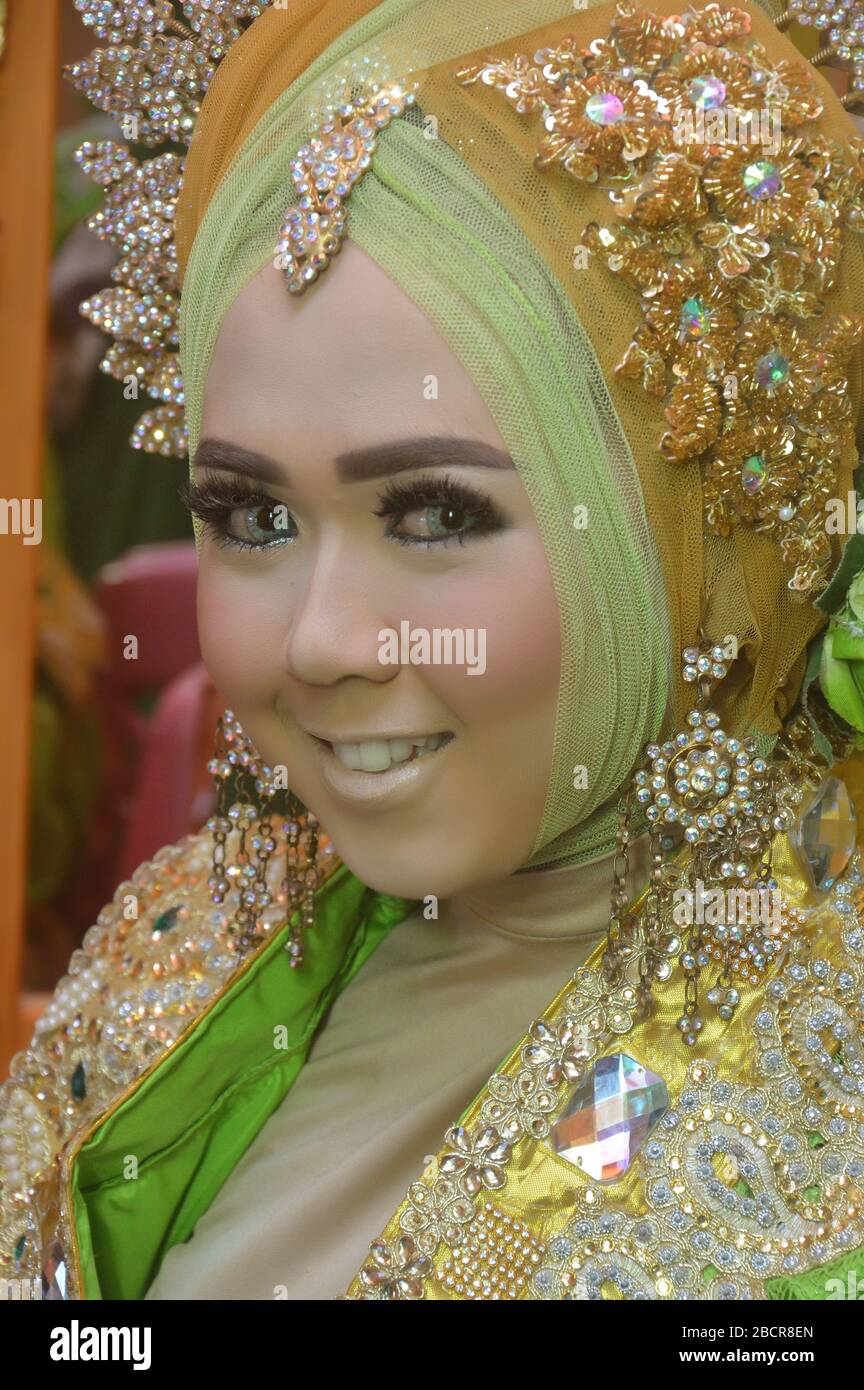 Bugis costume hi-res stock photography and images - Alamy