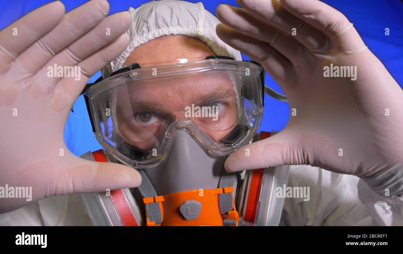Scientist virologist in respirator. Man close up look, wearing ...