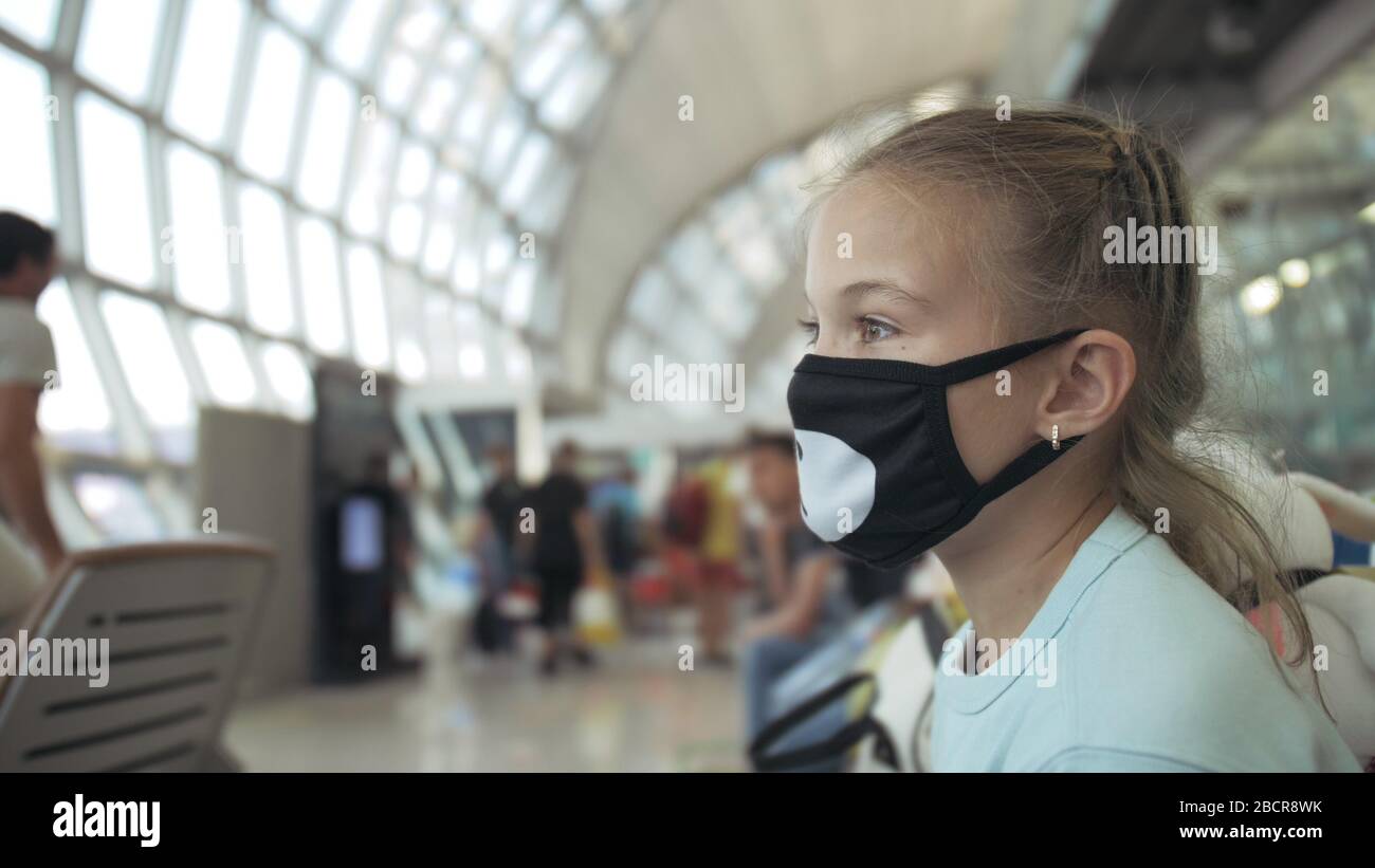 Oxygen mask plane children hi-res stock photography and images - Alamy